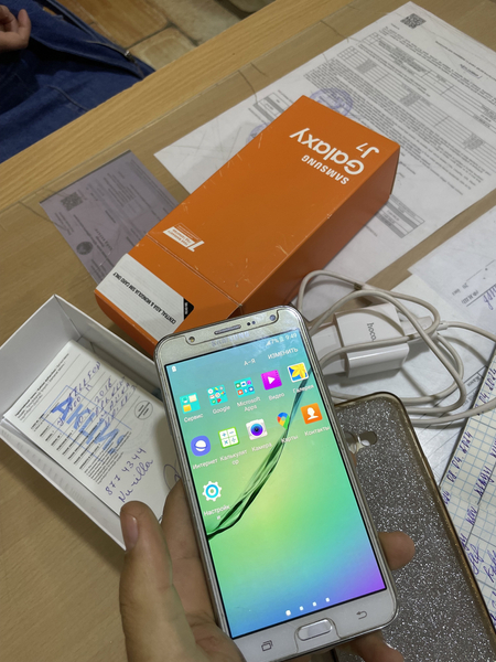 Samsung J7 sotiladi yaxshi xolatda