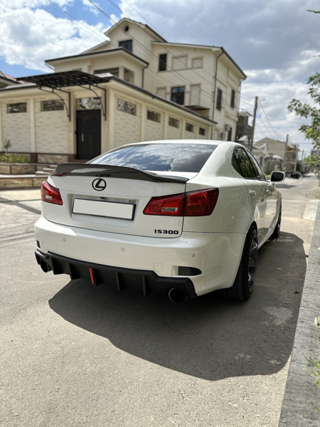 Продаю Lexus is 300 в отличном состоянии