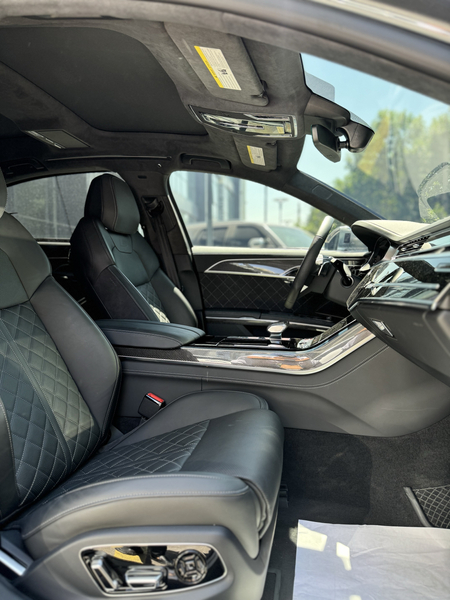 Audi S8 2023 (срочно)