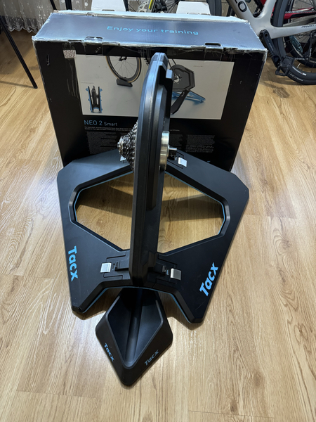 Велотренажер Garmin TACX NEO2