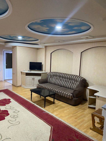 СРОЧНО ХАМЗА метро.  2 х комнатная сдается ! 450$