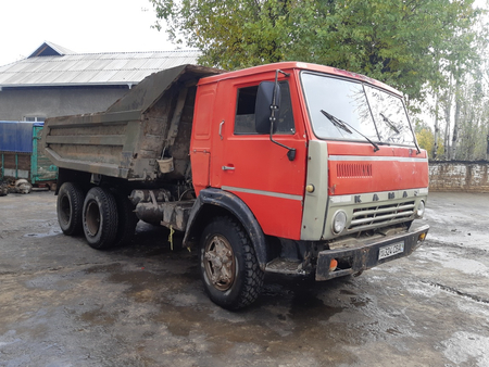 Kamaz srochni sotiladi