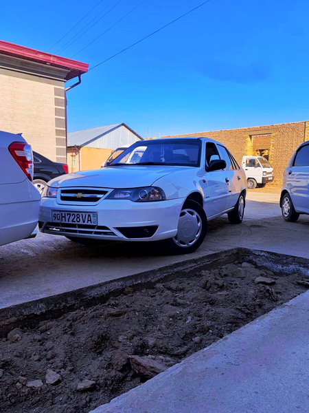Nexia 2 sotiladi oq svet 1.6 motor yili 2013 . kuzuf 2014