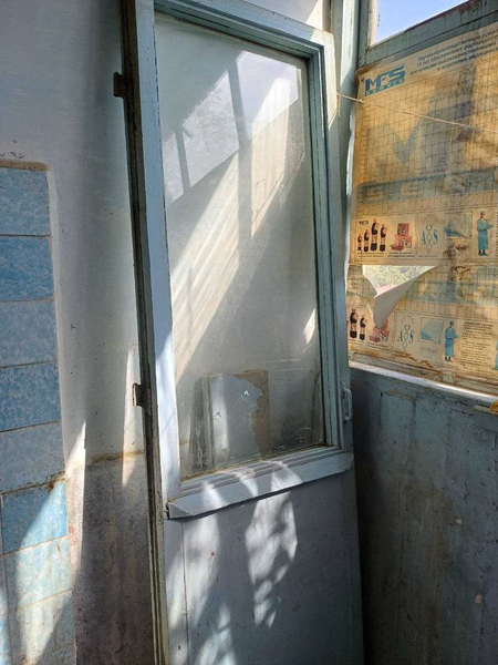 Продается дверь деревянная с коробкой