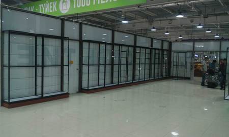 Витрины и прилавки из стекла и зеркала dukon uchun vitrina