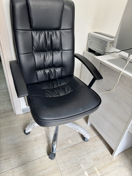 Ofis Kreslo sotiladi