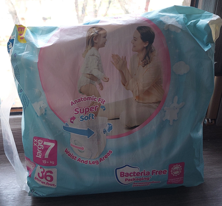 Трусики-подгузники Molfix и Pampers, лак некусайка