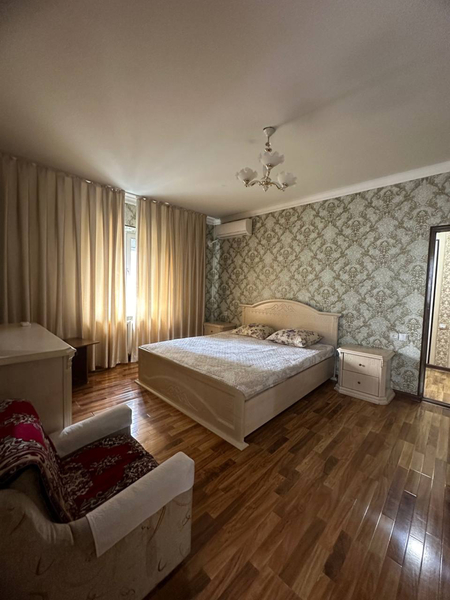 Продается квартира на метро Ойбек