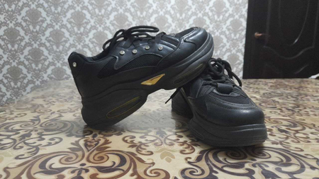 Женские новые кроссовки из кожи