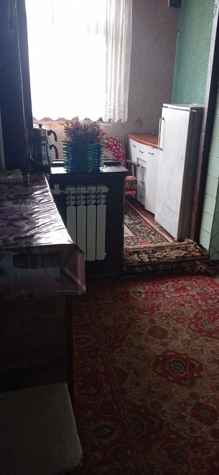 Ijaraga uy 2 xona abstanovkasi bilan yol yuzida 4 etaj dom 3chi etajid