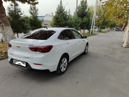 Chevrolet onix sotladi