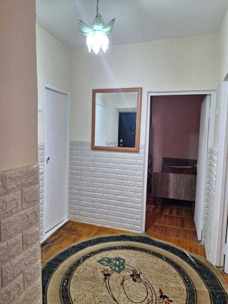 ул.Новомосковская-Катта Дархан 9 поликлиника 2-комн 3/4 50 кв.м мебель