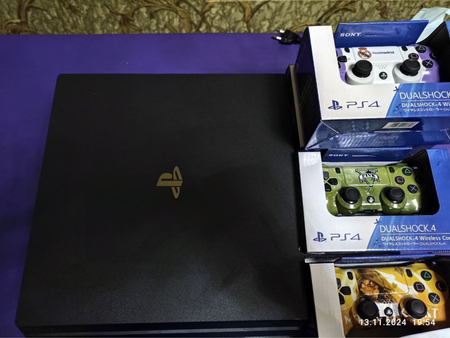 Pleysteyshin 4 pro 1 tb + 4 ta jyostik