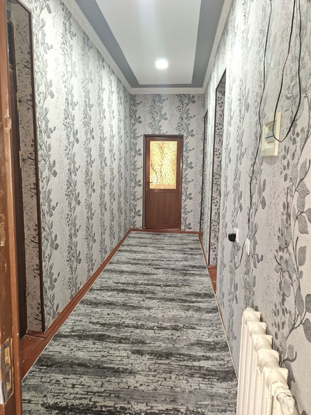 Navoiy sh. Vayenniy garadokdan 2 sotixli kotedj  sotiladi.