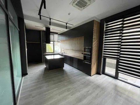 метро Космонавтов  Здание 550 кв.м