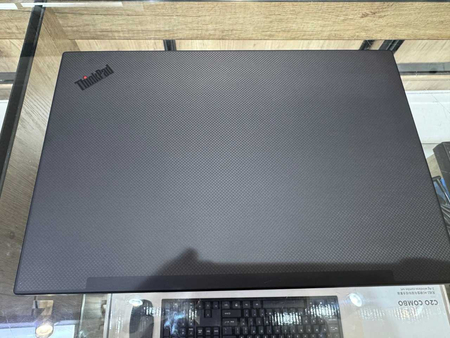 Lenovo ThinkPad P1 Core i7-10850H RAM 32Gb/SSD 256/ T2000 4гб