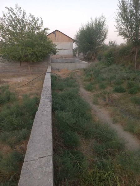 uchastka sotiladi . Manzil : Mullakichkina