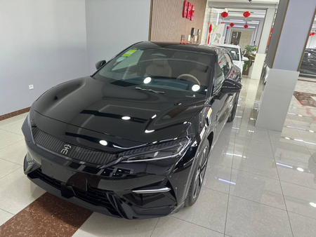 BYD L  elektromobil