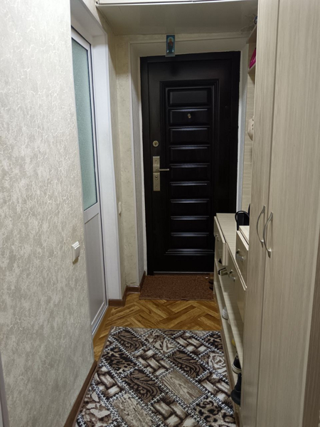 Продаётся 2х комнотная квартира Алмалык.