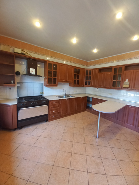 Продажа Евроучастка 4,6 сотих, 9 комнат, Центрда