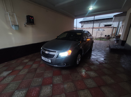 Шевроле Круз автомат  1.8 2009