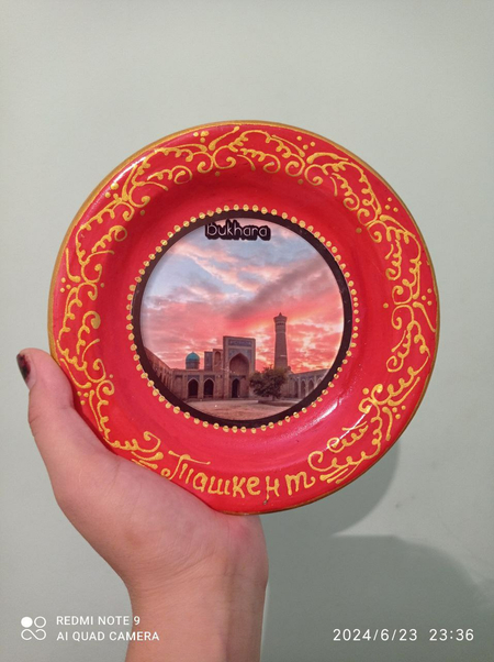 Керамические тарелки.