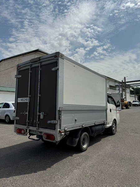 Sotiladi HYUNDAI PORTER 2011 yil ishlab chiqarilgan 
Xolati Alo yaxshi