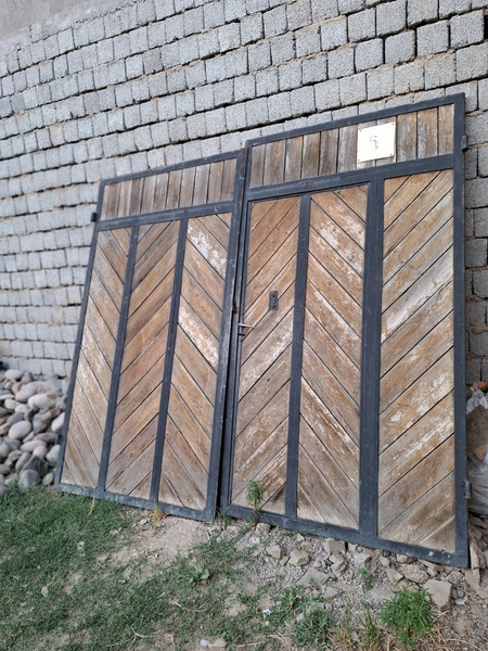 Darvoza  eshik sotiladi