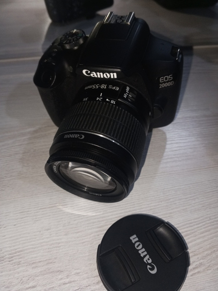 Canon EOS 2000D все в комплекте