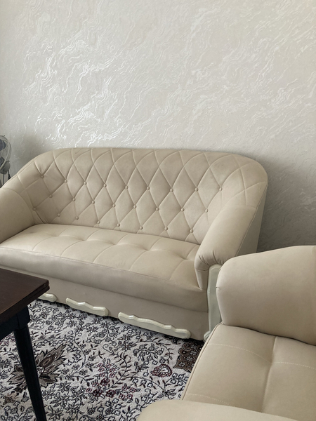 Divan kreslo sotiladi