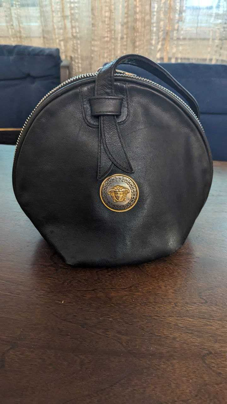 продам фирменную брендовую сумочку кожаная