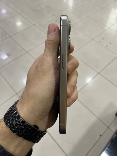 I phone 15 pro natural 256 gb