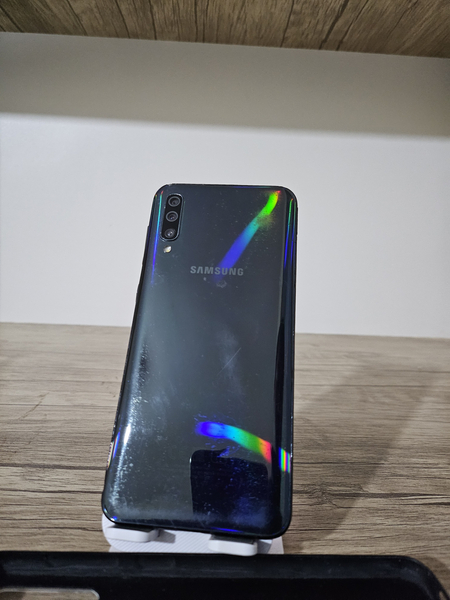 SAMSUNG A50 sotiladi