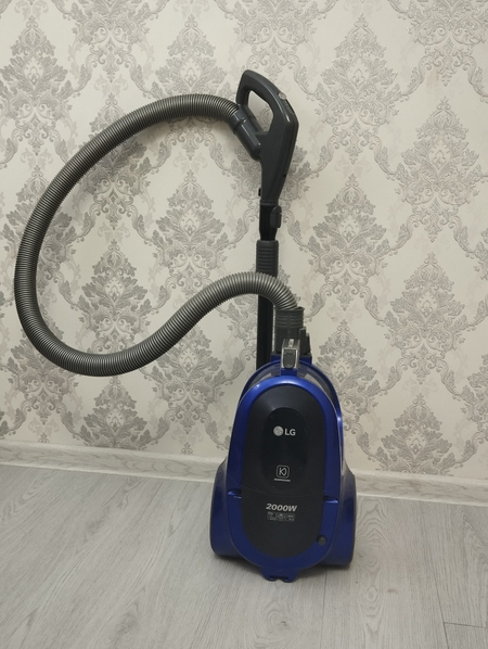 Пылесос LG  2000W