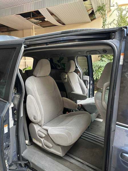 Продаётся Toyota Sienna