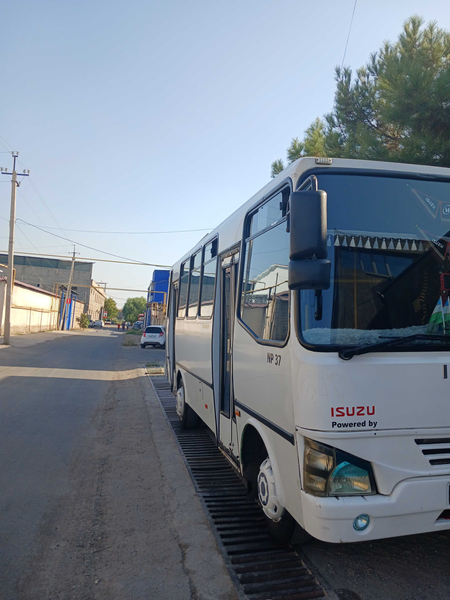 ISUZU автобус сотилади йили 2009