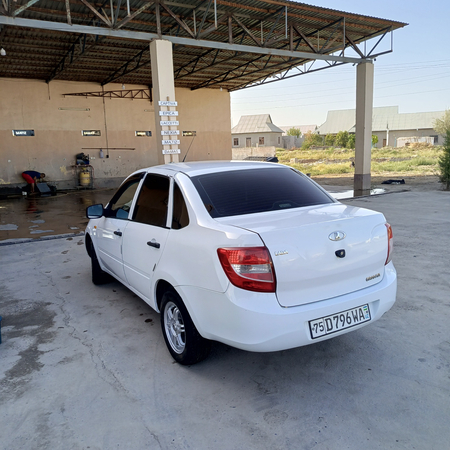 Lada Granta 2013 Dexqonni moshinasi