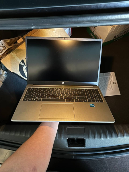 Ноутбук  HP новый  не разу не пользовались