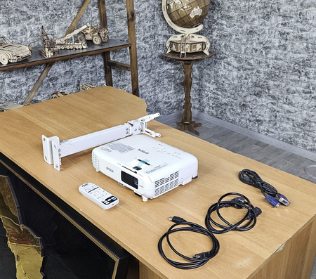 Продаётся Epson EB-S18 проэктор