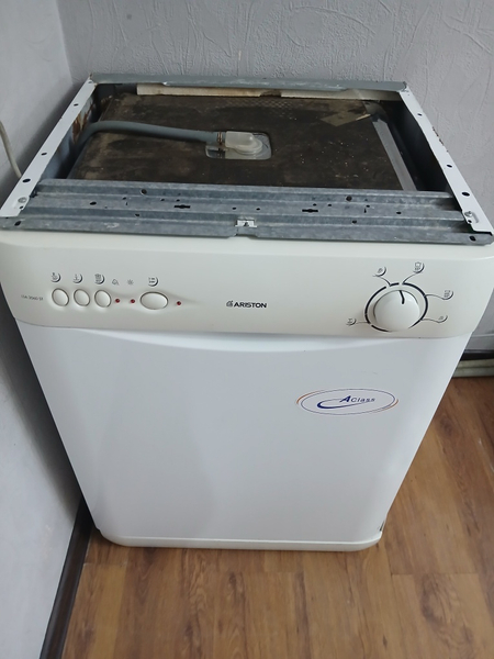 Hotpoint ariston на 12  персон. В отличном состоянии.