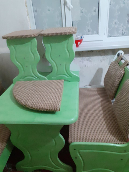 Кухонный уголок со столом