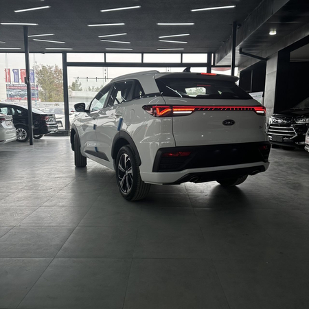 Jac Js6 moshina sotiladi