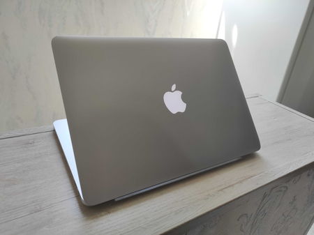 MacBook Pro (Retina, 13-inch, Early 2015)