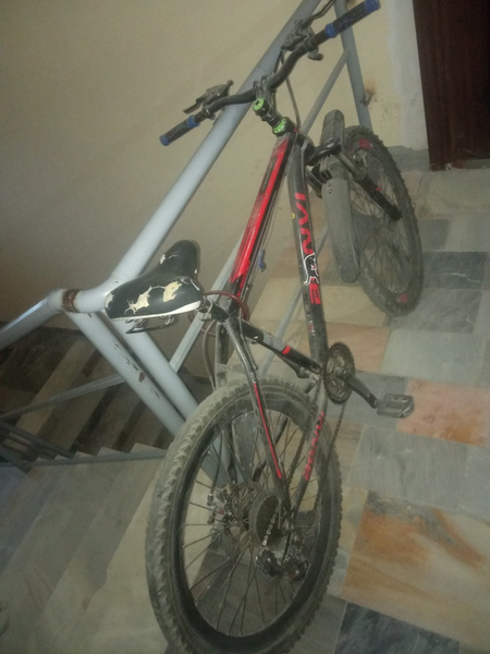 Velik velosiped sotiladi