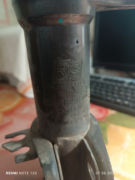 Продам стойки приора. 2170,2171,2172.