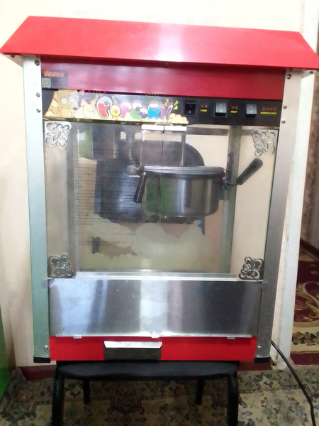 Yangi Popcorn apparati tez va arzon narxda sotiladi.