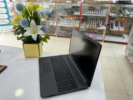 Hp ryzen 5 5500 (i5 11 avloddan kuchli) 6 yadrolik va IPS ekranga ega