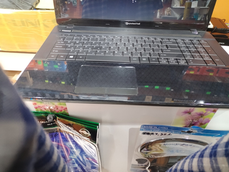 Noutbuk sotiladi Core i3