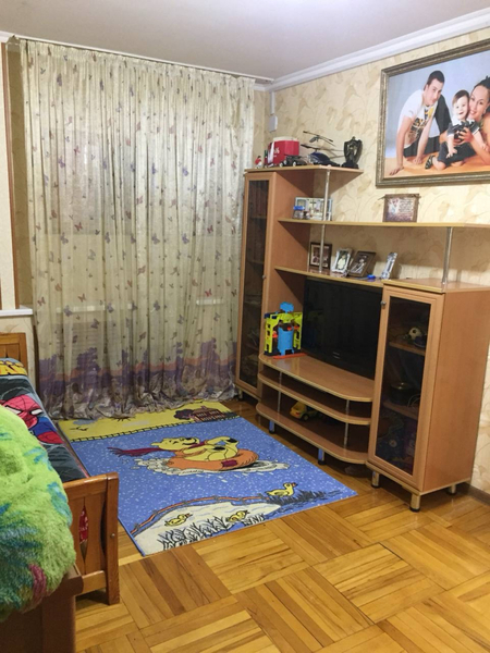 Юнусабадский район. Напротив ц6. За хакимиятом