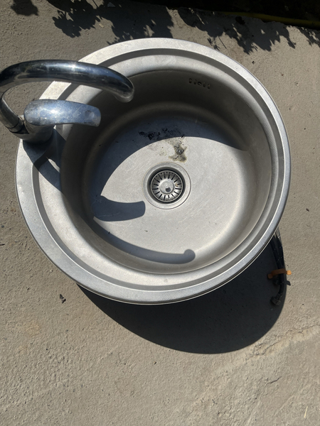 Rakvina b/u sotiladi 150000